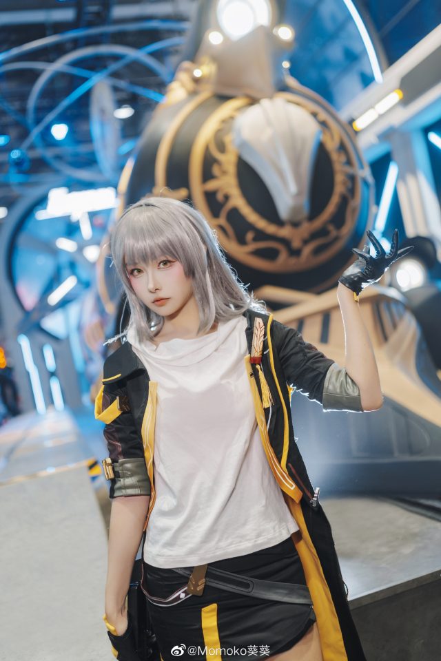 Momoko葵葵cos《崩坏：星穹铁道》开拓者·星，星辰闪耀英姿飒爽 - COS森林