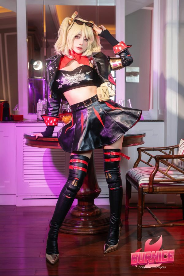 Byoru柏妮思·怀特COS：演绎绝区零调饮师的性感与俏皮 - 趣画阁