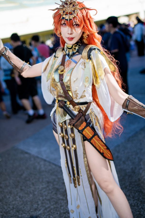 当七丘总督穿越次元：玄子Genko奥古斯塔cos演绎漂亮与力量 - 趣画阁